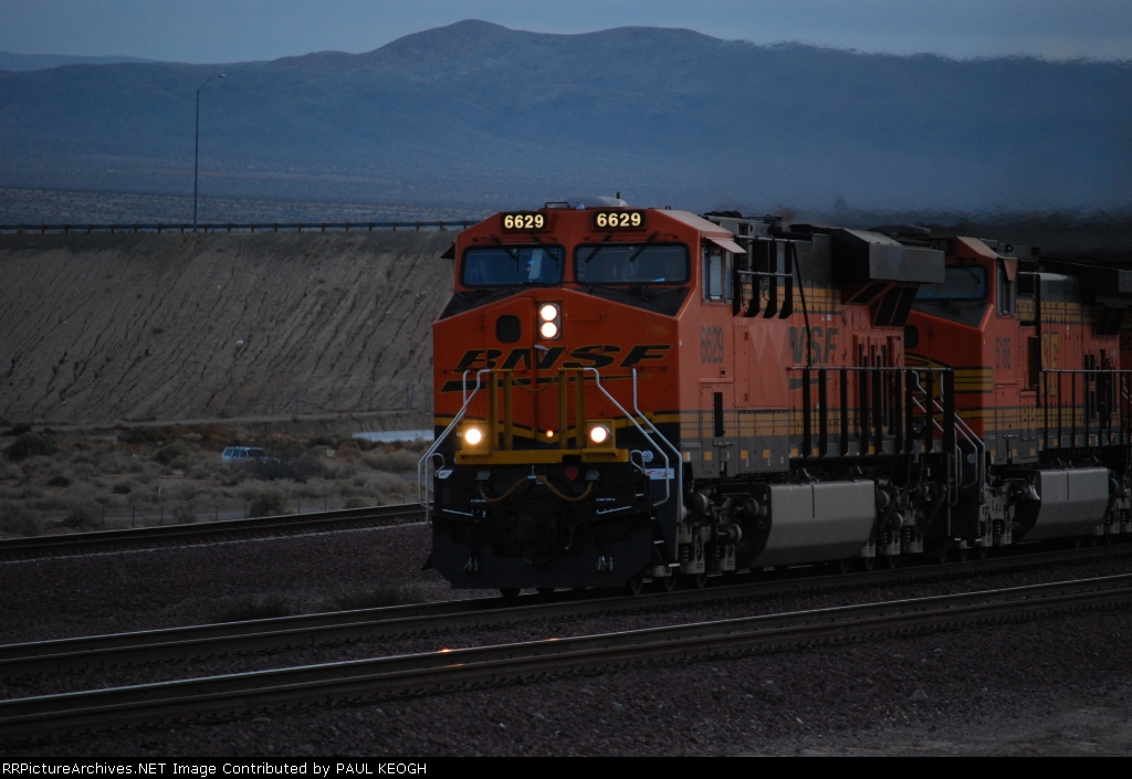 BNSF )629 heads westbound with a Z-Train towards the LA area.